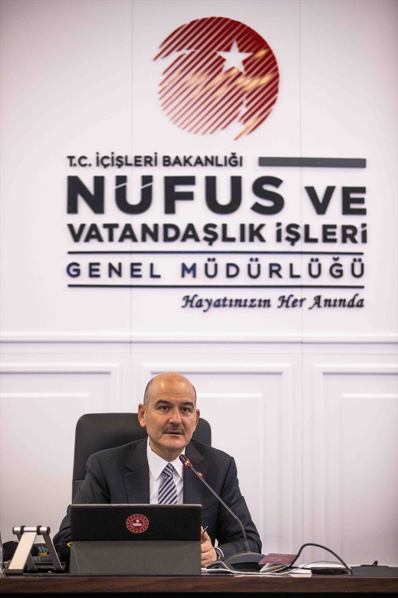 Bakan Soylu, yerli pasaport ve yeni sürücü belgesinin tanıtımını yaptı ... Bakan Soylu, yerli pasaport ve yeni sürücü belgesinin tanıtımını yaptı ...