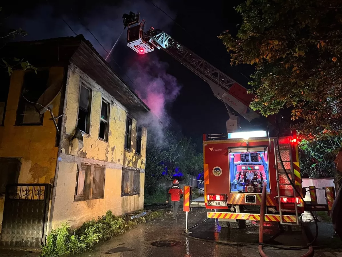 Sakarya'da ahşap bir ev yandı - Haber 1 Sakarya'da ahşap bir ev yandı - Haber 1