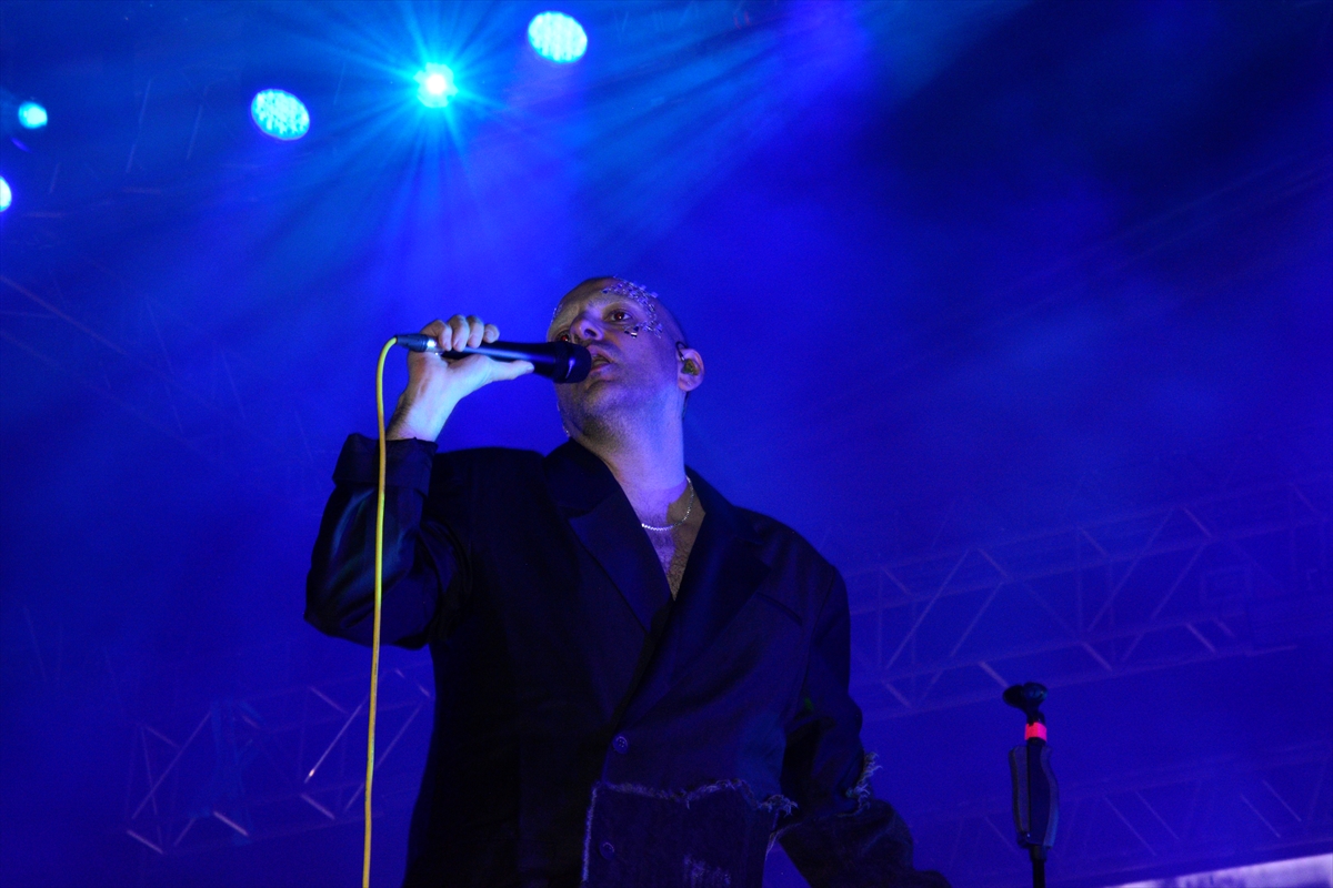 "62. Uluslararası Bursa Festivali"nde Büyük Ev Ablukada sahne aldı ...